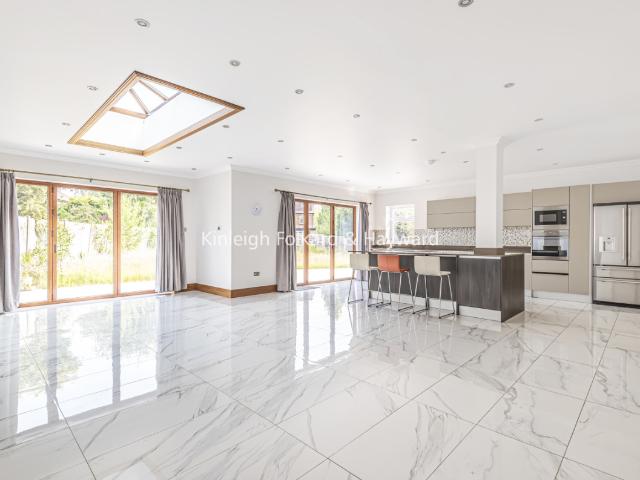 house to rent in Saddlescombe Way, London, N12