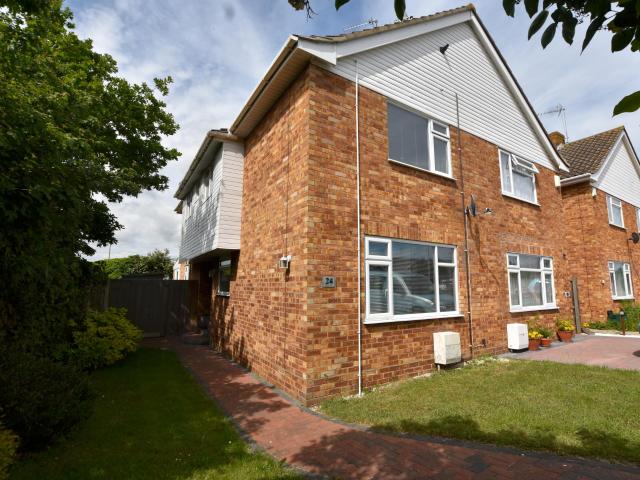 House to rent in Turpins Close, Clacton on Sea, CO15 | Leaders
