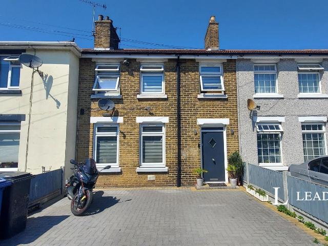 House to rent in Wood Avenue, Purfleet on Thames, Essex, RM19 | Leaders