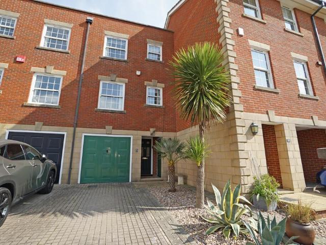House Townhouse For Rent Captains Row, Portsmouth