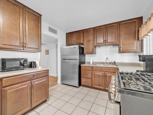 HOUSE WITH ONLY 5 ROOMS SO YOU WON'T FEEL CROWDED!