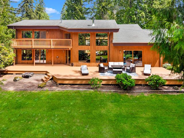 House with garden and terrace