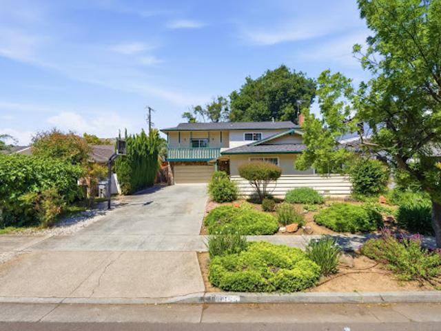 House with garden and terrace