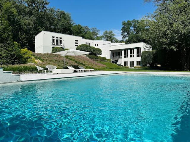House with garden and terrace