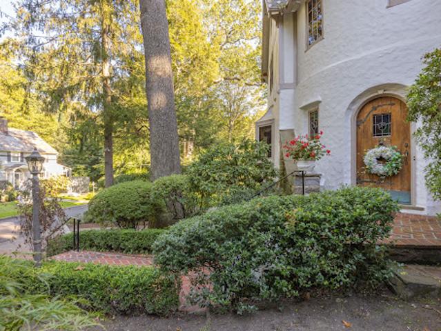House with garden and terrace