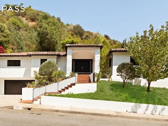 House with garden and terrace