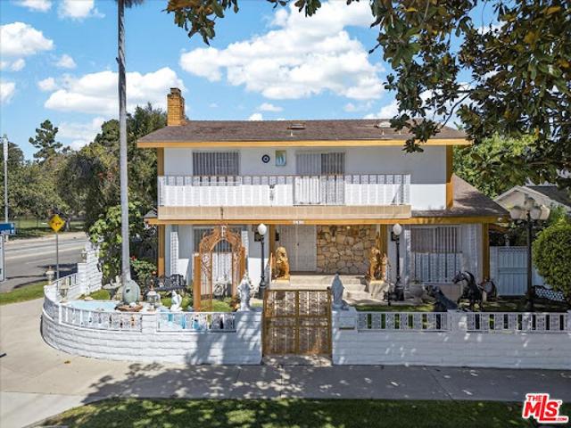 House with garden and terrace