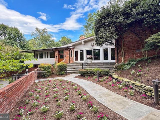 House with garden and terrace