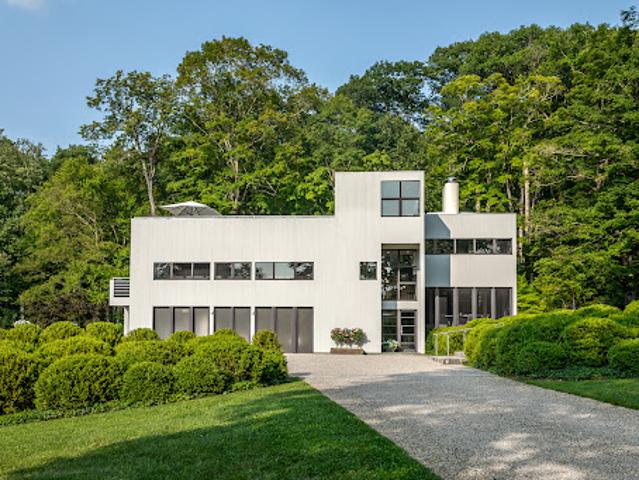 House with garden and terrace