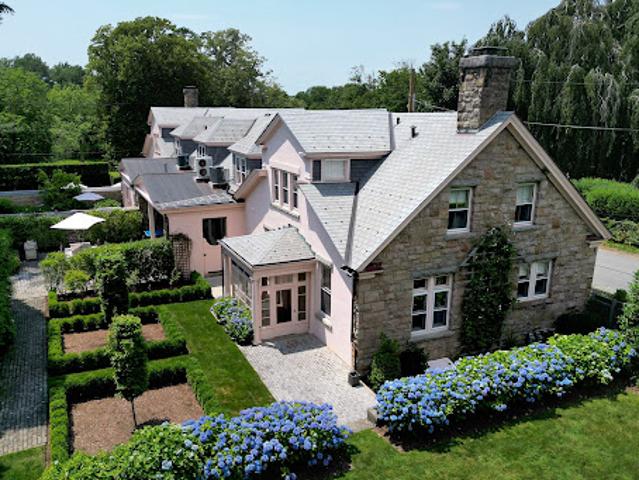 House with garden and terrace