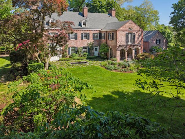 House with garden and terrace