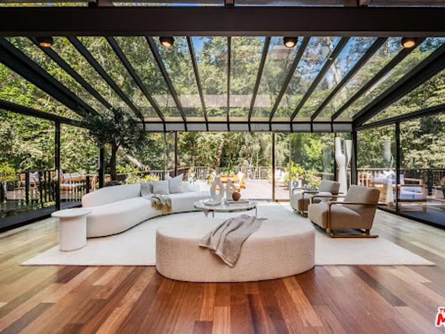 House with garden and terrace