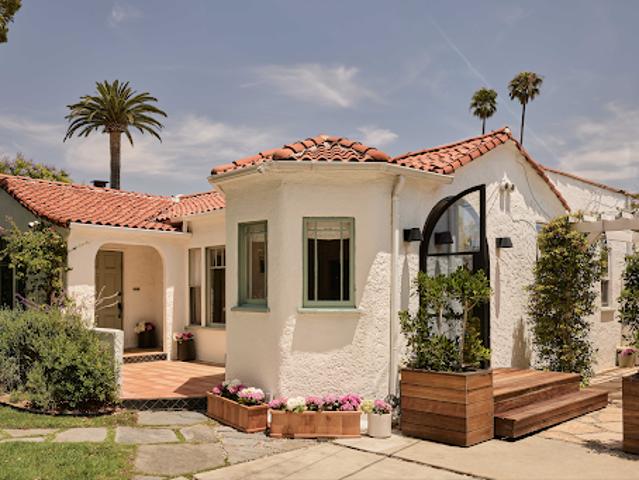 House with garden and terrace