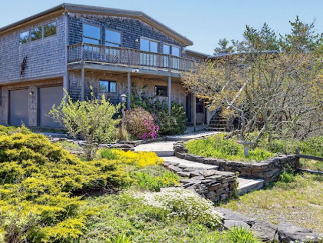 House with garden and terrace