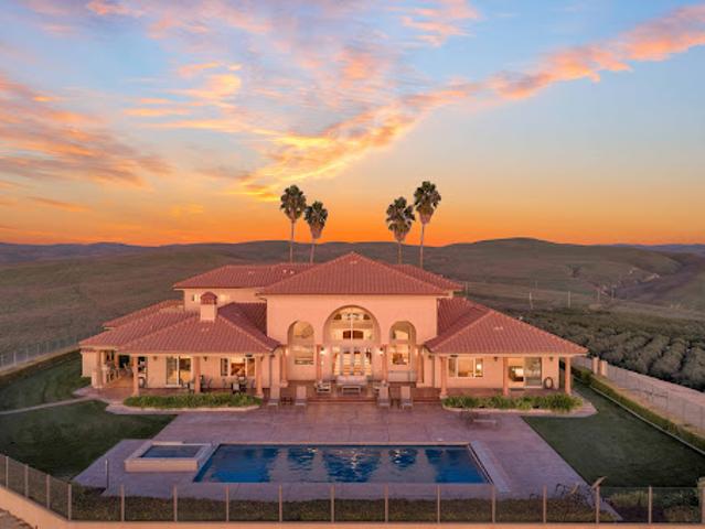 House with pool