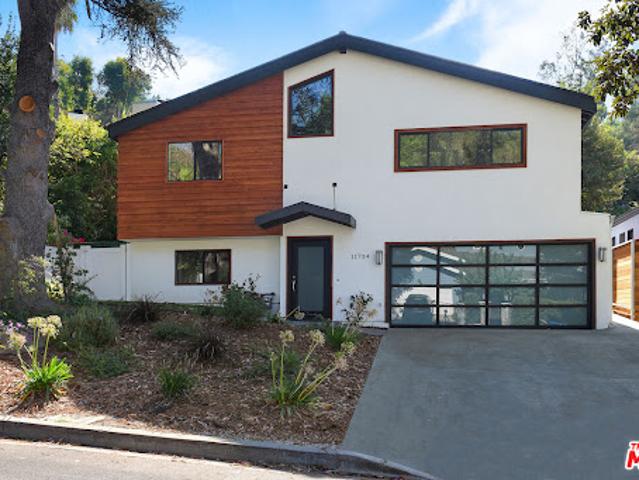 House with pool