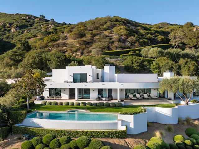 House with pool