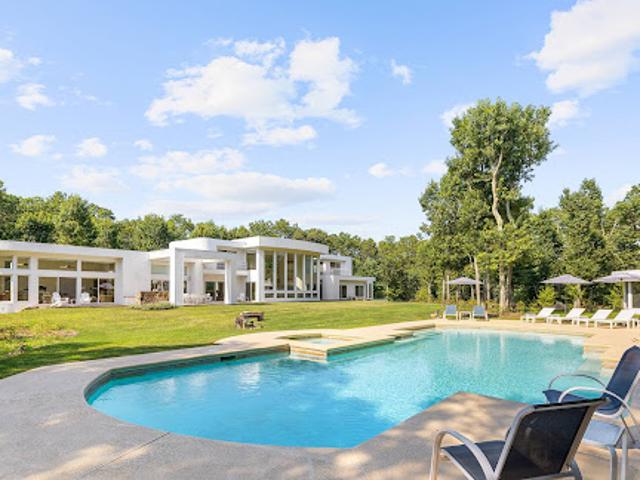 House with pool
