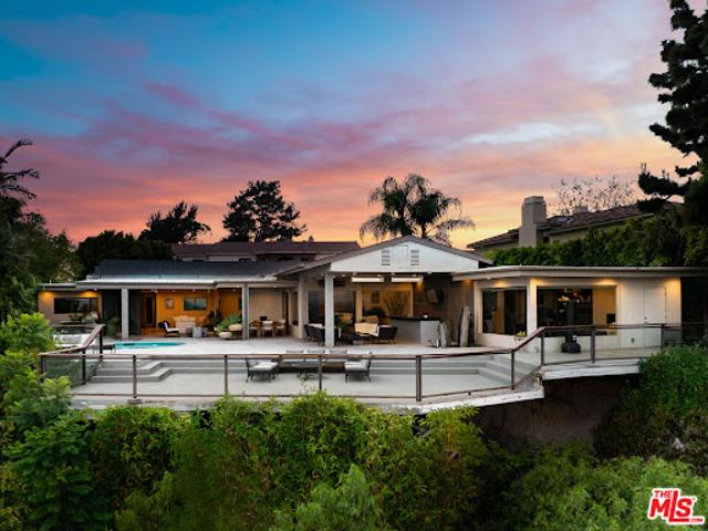 House with pool