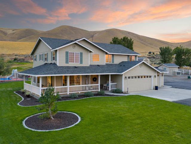 House with pool