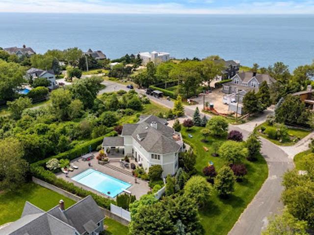 House with pool