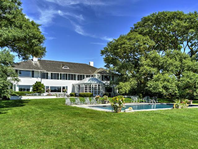 House with pool