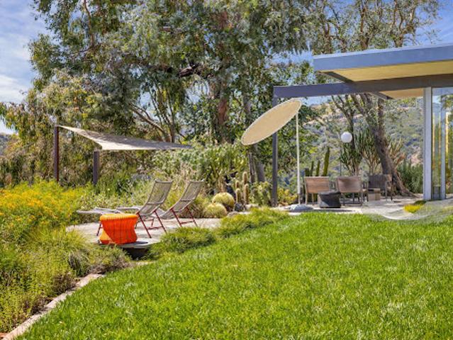 House with pool