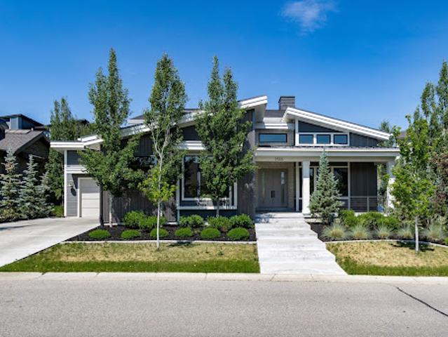 House with pool
