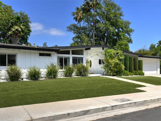 House with pool