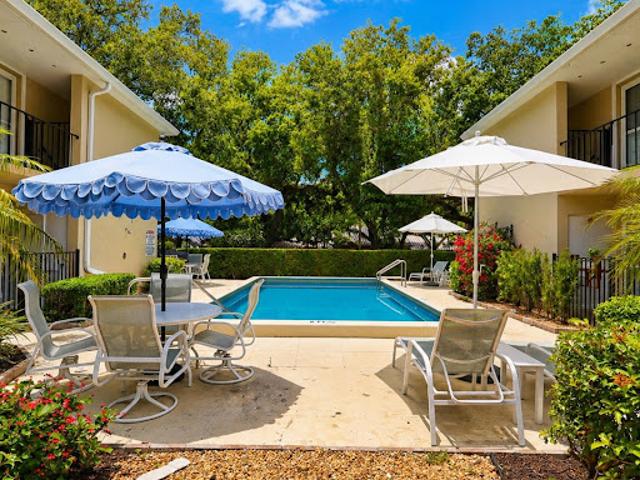 House with pool and garden