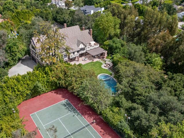 House with pool