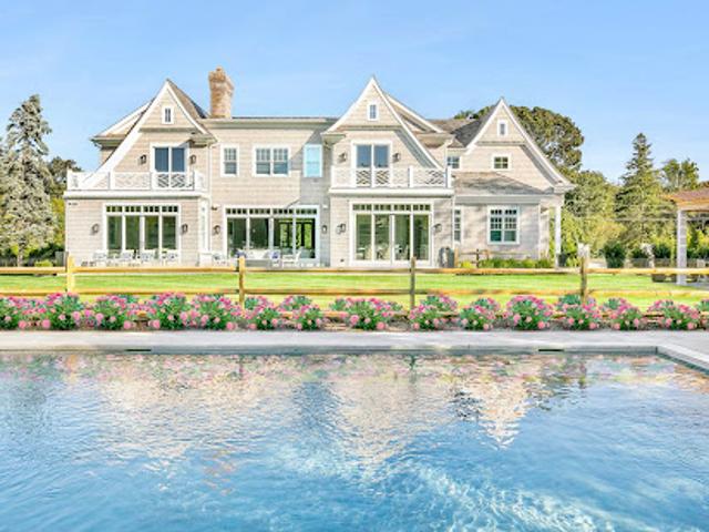 House with pool