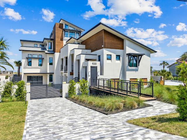 House with pool
