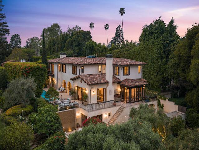House with pool