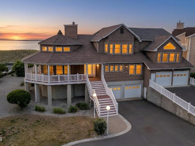 House with pool