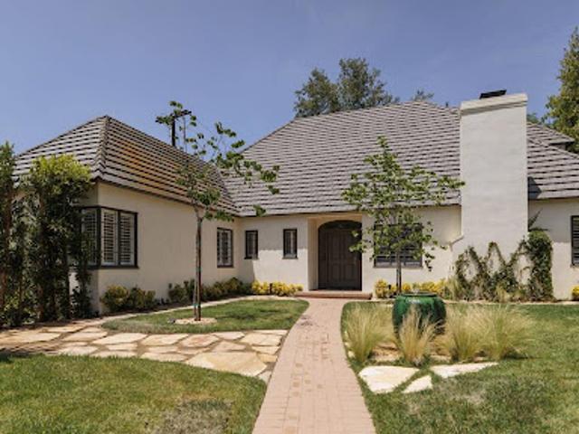 House with pool