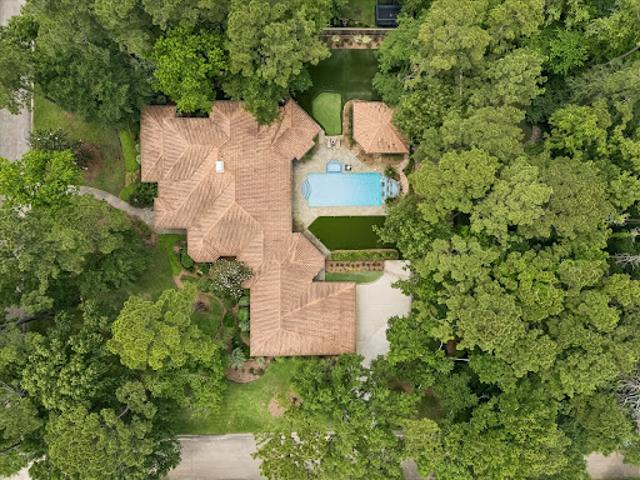 House with pool