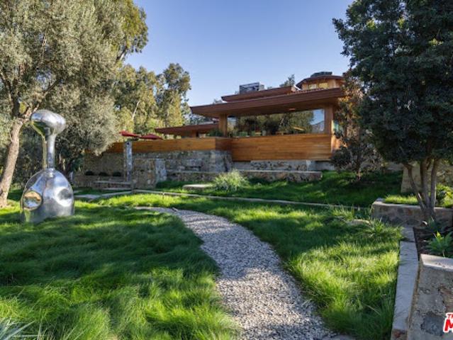 House with pool