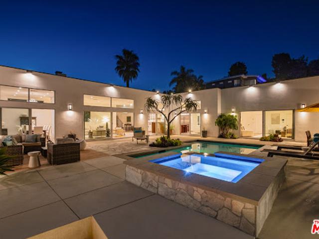 House with pool
