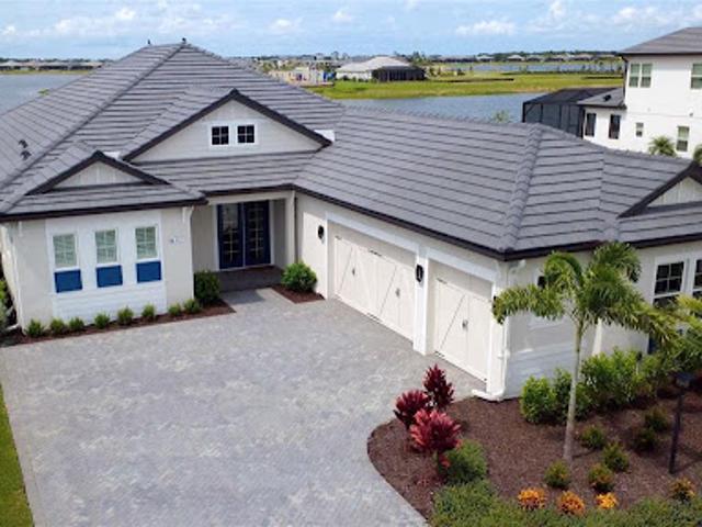 House with pool