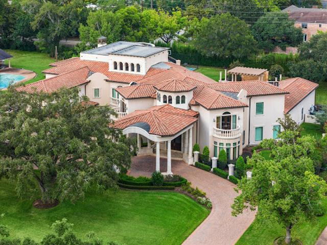 House with pool