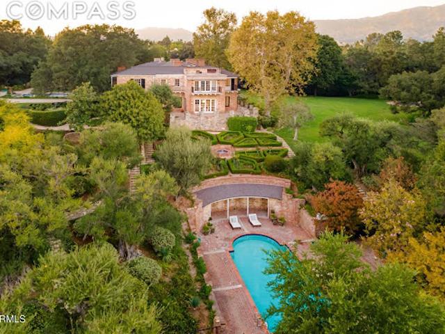 House with pool