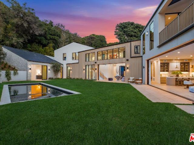 House with pool