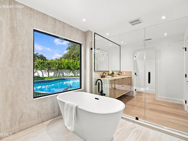 House with pool and garden