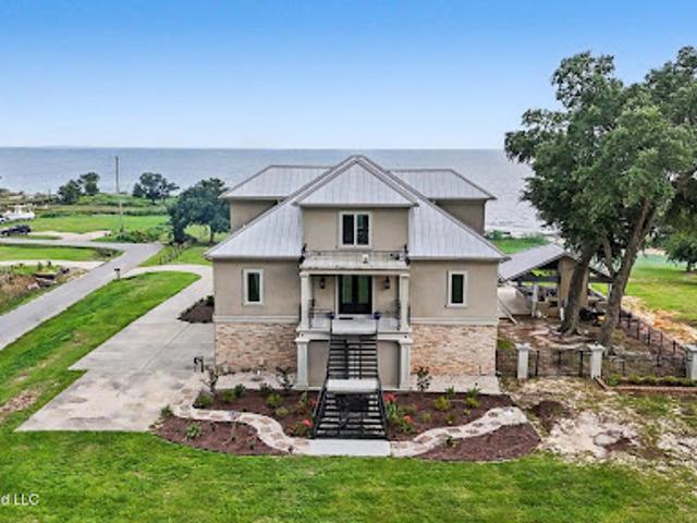 House with pool
