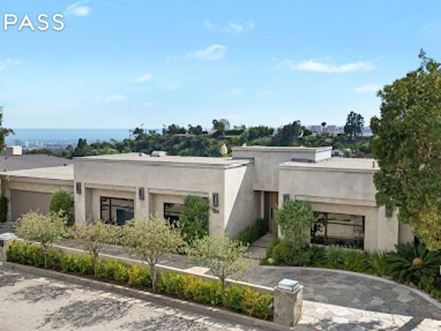 House with pool