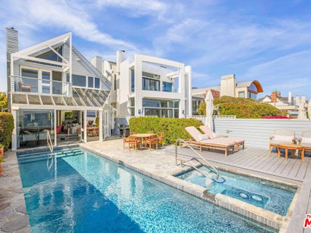 Seaside house with pool and terrace