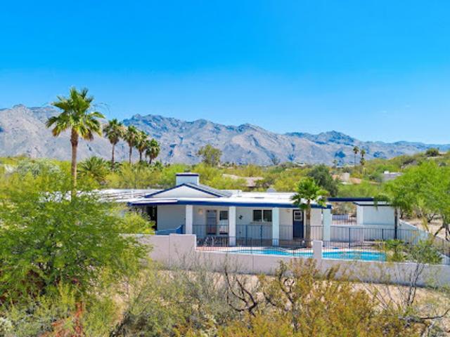 House with pool