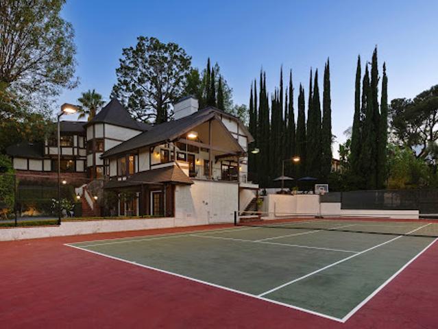 House with pool