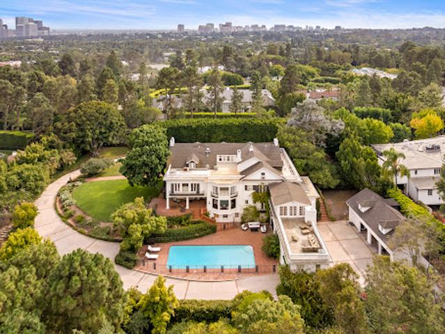 House with pool